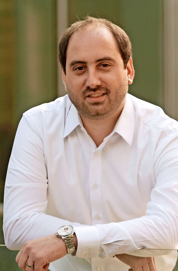 Agregar a Favoritos WhatsApp Escuchar E-mail