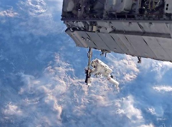 La Nasa celebra 20 años desde que los seres humanos han logrado vivir ...